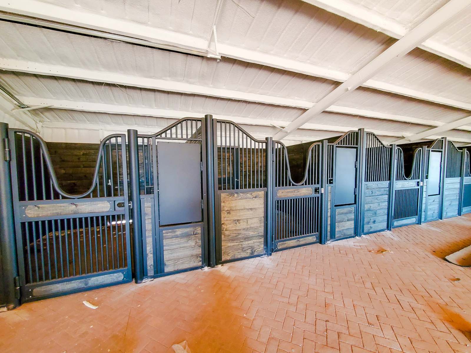 Horse Stable Stalls Customized For Barns - Rockin J Equine