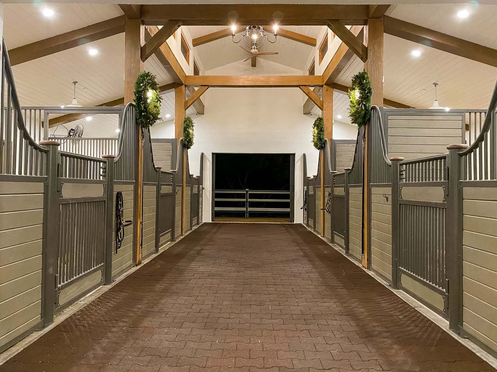 Horse Stable Stalls Customized For Barns - Rockin J Equine