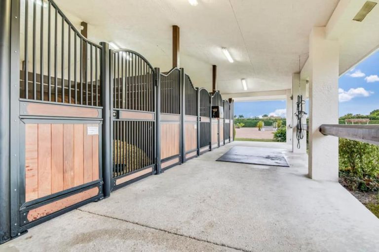 Sliding & Hinged Doors For Horse Stalls - Rockin J Equine